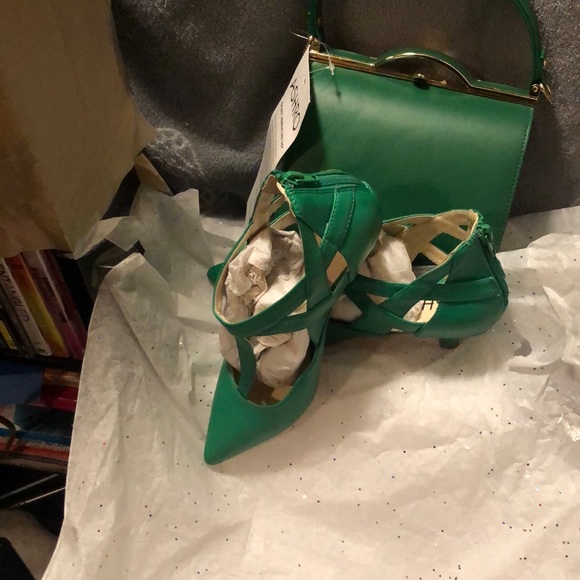 Ashro | Shoes | Emerald Green Purse With Matching Pointed Toe Heels ...